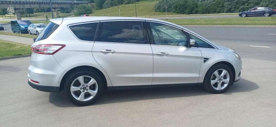 Grey Ford S-Max 2018 in Kaunas, with an engine capacity of 2.00 L and mileage of 292 thousand km for 8349 €, photo 4 on AUTOMOTO.COM.LV