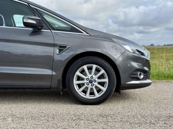 Grey Ford S-Max 2018 in Siauliai, with an engine capacity of 2.00 L and mileage of 236 thousand km for 8900 €, photo 7 on AUTOMOTO.COM.LV