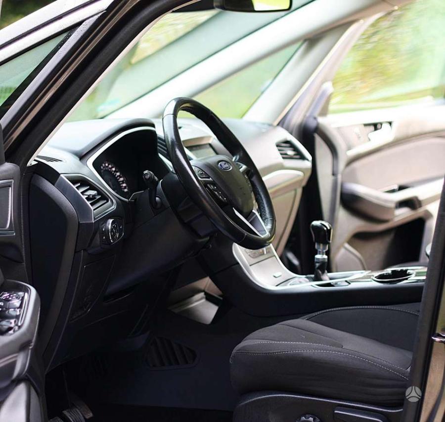 Grey Ford S-Max 2018 in Kretinga, with an engine capacity of 1.50 L and mileage of 162 thousand km for 9499 €, photo 19 on AUTOMOTO.COM.LV