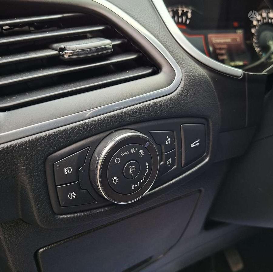 Grey Ford S-Max 2018 in Kretinga, with an engine capacity of 1.50 L and mileage of 162 thousand km for 9499 €, photo 23 on AUTOMOTO.COM.LV