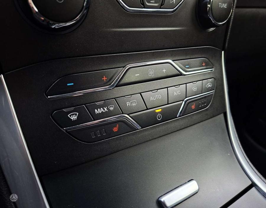 Grey Ford S-Max 2018 in Kretinga, with an engine capacity of 1.50 L and mileage of 162 thousand km for 9499 €, photo 26 on AUTOMOTO.COM.LV