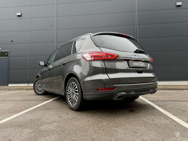 Grey Ford S-Max 2019 in Riga, with an engine capacity of 0.00 L and mileage of 320 thousand km for 9900 €, photo 4 on AUTOMOTO.COM.LV