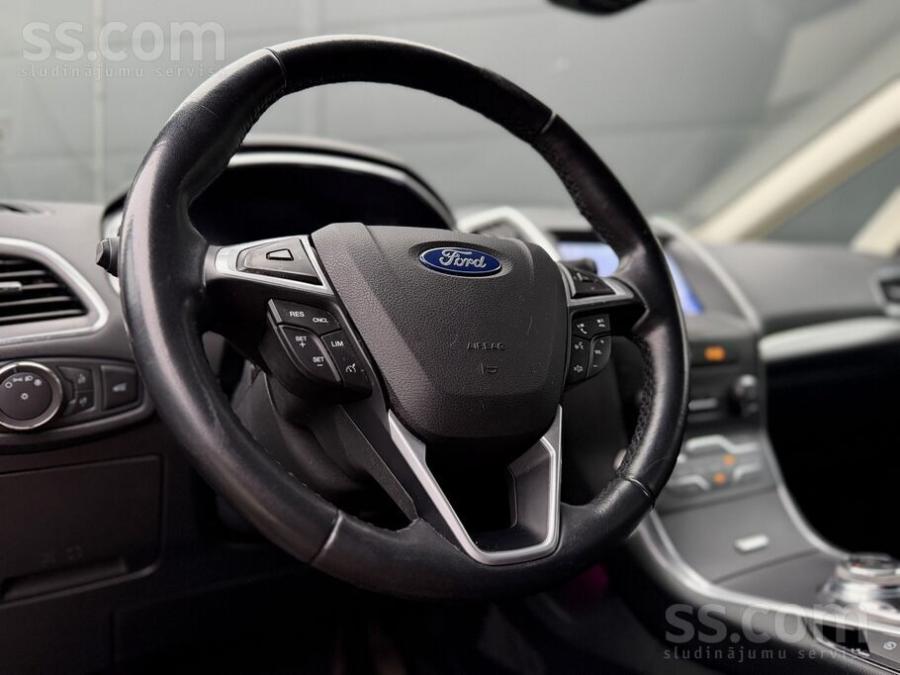 Grey Ford S-Max 2019 in Riga, with an engine capacity of 2.00 L and mileage of 325 thousand km for 8900 €, photo 18 on AUTOMOTO.COM.LV