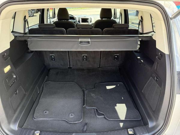 Grey Ford S-Max 2019 in Taurage, with an engine capacity of 2.00 L and mileage of 244 thousand km for 8700 €, photo 9 on AUTOMOTO.COM.LV