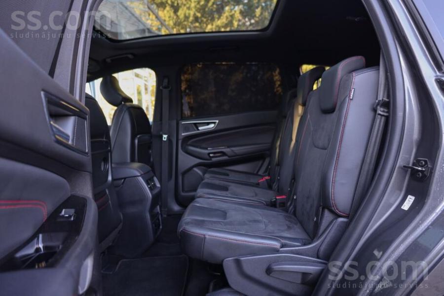 Grey Ford S-Max 2023 in Riga, with an engine capacity of 2.50 L and mileage of 65 thousand km for 18995 €, photo 19 on AUTOMOTO.COM.LV