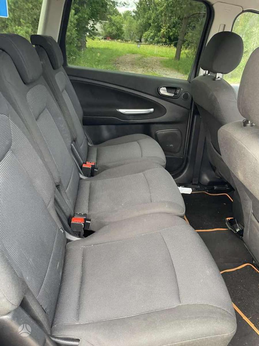 Grey Ford S-Max 2010 in Moletai, with an engine capacity of 2.00 L and mileage of 182 thousand km for 1350 €, photo 15 on AUTOMOTO.COM.LV