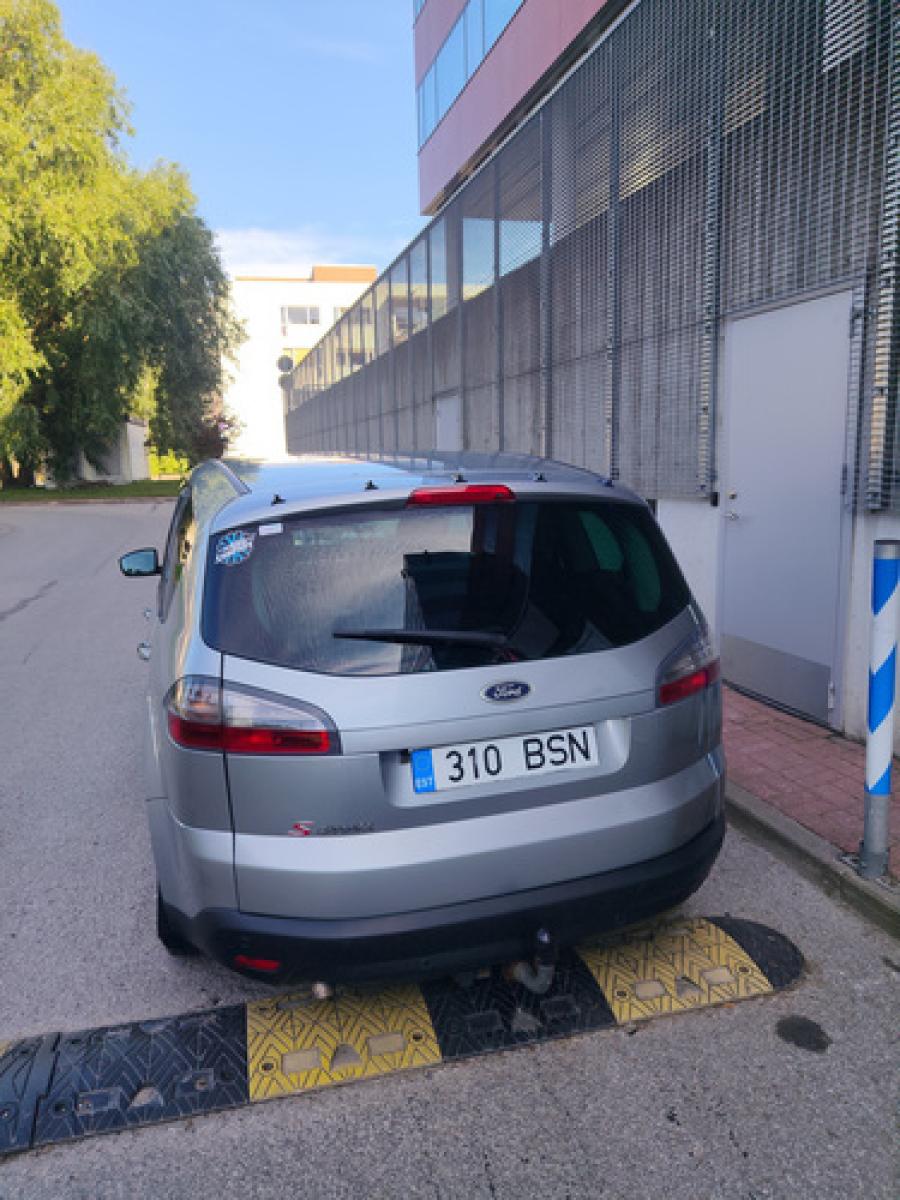 Pelēks Ford S-Max 2006 Tallina, ar dzinēja tilpumu 0.00 L un nobraukumu 335 tūkst. km par 2650 €, foto 4 vietnē AUTOMOTO.COM.LV