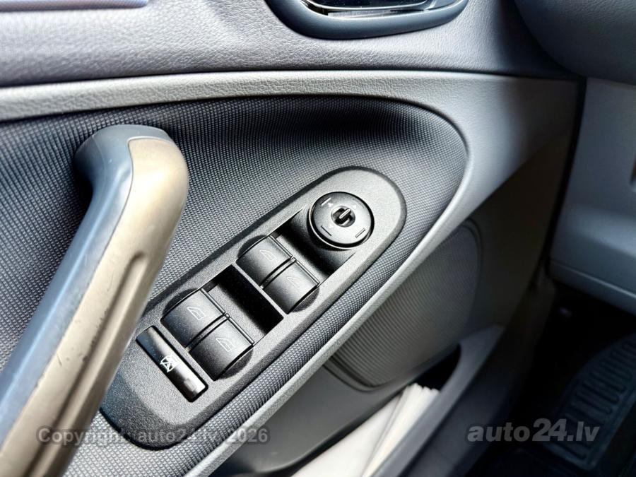 Grey Ford S-Max 2006 in Tallinn, with an engine capacity of 2.00 L and mileage of 389 thousand km for 1299 €, photo 11 on AUTOMOTO.COM.LV