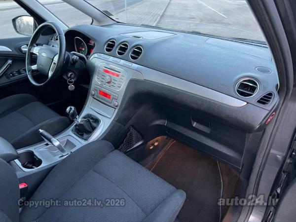 Pelēks Ford S-Max 2007 Paide, ar dzinēja tilpumu 2.00 L un nobraukumu 262 tūkst. km par 3999 €, foto 11 vietnē AUTOMOTO.COM.LV