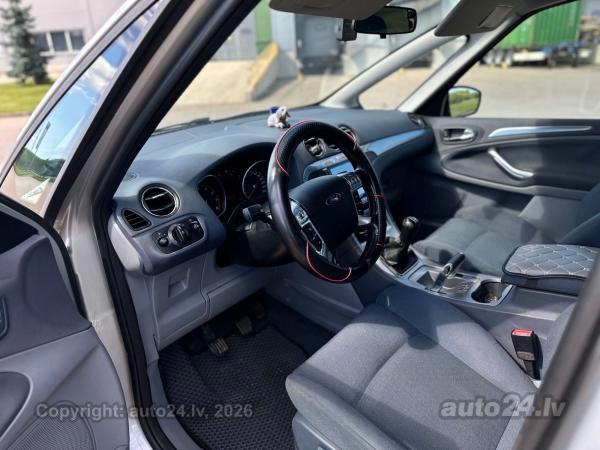 Pelēks Ford S-Max 2007 Tallina, ar dzinēja tilpumu 2.00 L un nobraukumu 176 tūkst. km par 3999 €, foto 5 vietnē AUTOMOTO.COM.LV