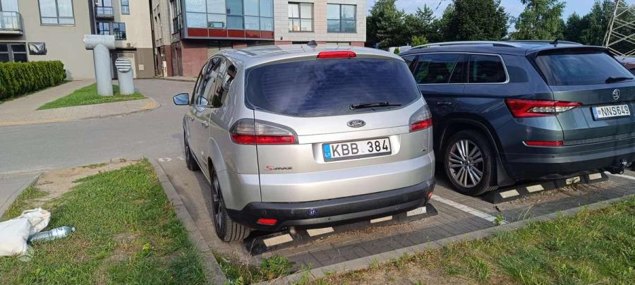 Pelēks Ford S-Max 2008 Viļņa, ar dzinēja tilpumu 2.00 L un nobraukumu 410 tūkst. km par 2250 €, foto 4 vietnē AUTOMOTO.COM.LV