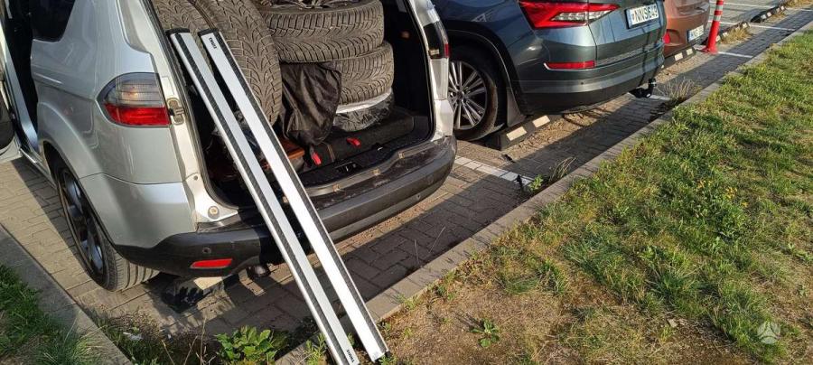 Pelēks Ford S-Max 2008 Viļņa, ar dzinēja tilpumu 2.00 L un nobraukumu 410 tūkst. km par 2250 €, foto 7 vietnē AUTOMOTO.COM.LV