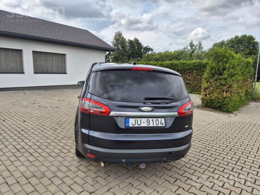 Grey Ford S-Max 2009 in Bauska, with an engine capacity of 2.00 L and mileage of 380 thousand km for 3300 €, photo 1 on AUTOMOTO.COM.LV