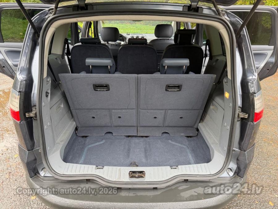 Pelēks Ford S-Max 2010 Tallina, ar dzinēja tilpumu 2.00 L un nobraukumu 381 tūkst. km par 3600 €, foto 13 vietnē AUTOMOTO.COM.LV