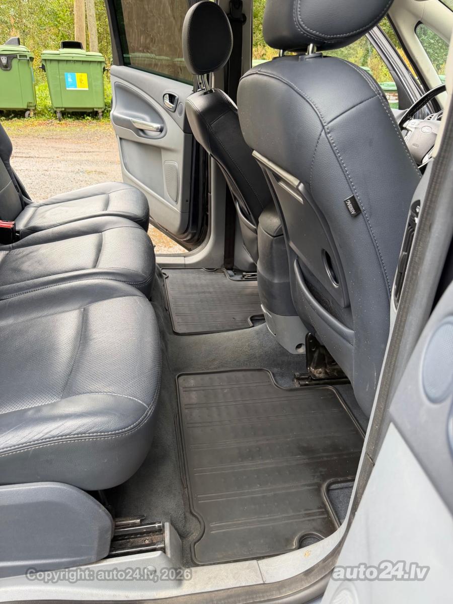 Pelēks Ford S-Max 2010 Tallina, ar dzinēja tilpumu 2.00 L un nobraukumu 381 tūkst. km par 3600 €, foto 18 vietnē AUTOMOTO.COM.LV