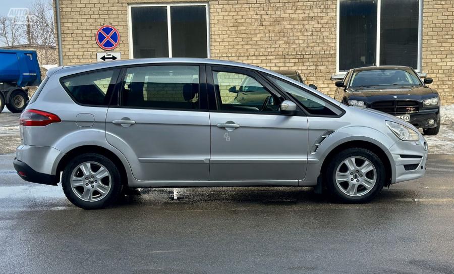 Pelēks Ford S-Max 2011 Kretinga, ar dzinēja tilpumu 2.00 L un nobraukumu 377 tūkst. km par 4350 €, foto 4 vietnē AUTOMOTO.COM.LV