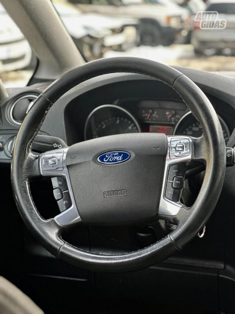 Pelēks Ford S-Max 2011 Kretinga, ar dzinēja tilpumu 2.00 L un nobraukumu 377 tūkst. km par 4350 €, foto 15 vietnē AUTOMOTO.COM.LV