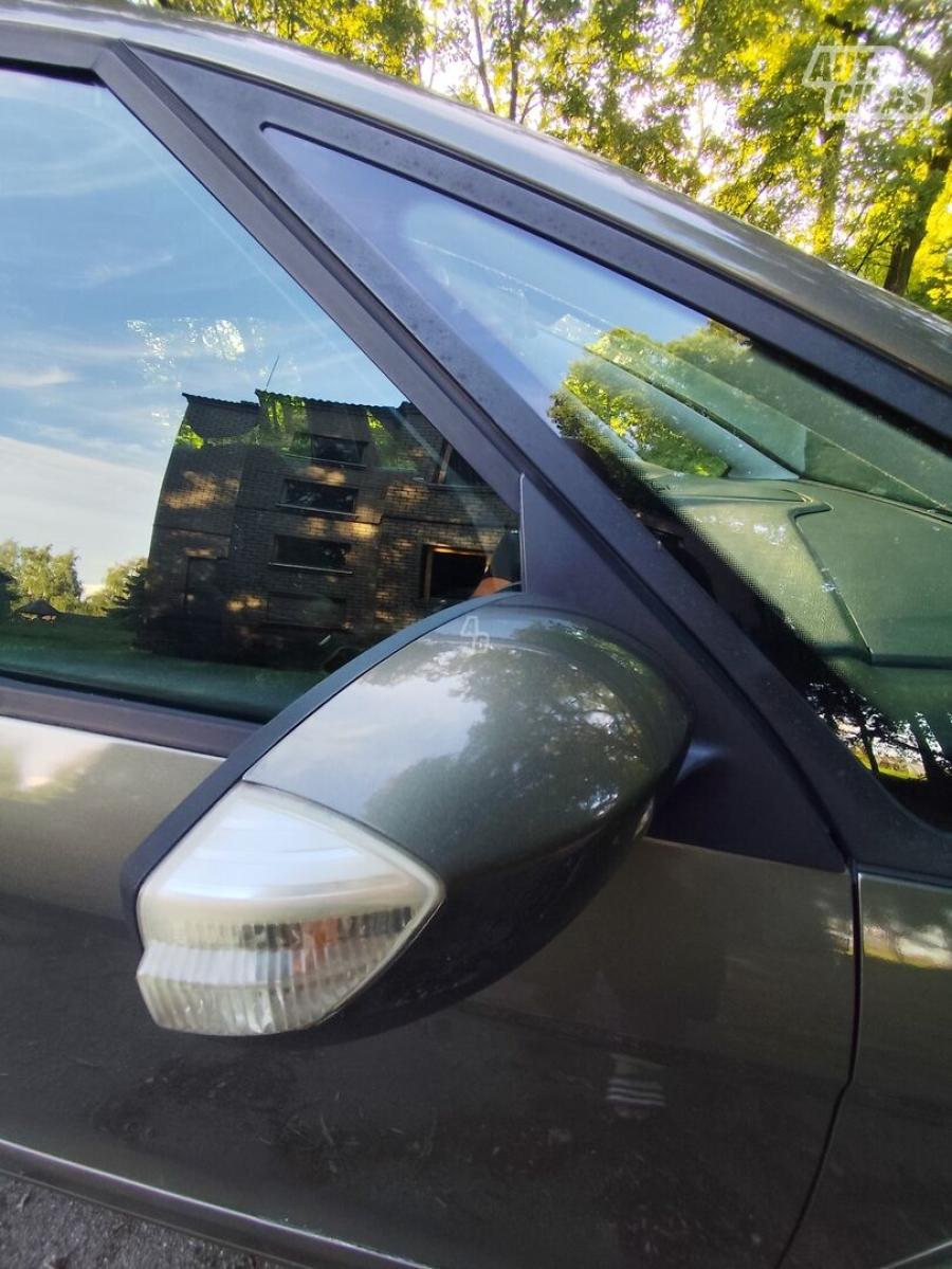 Grey Ford S-Max 2011 in Marijampole, with an engine capacity of 2.00 L and mileage of 278 thousand km for 4200 €, photo 15 on AUTOMOTO.COM.LV