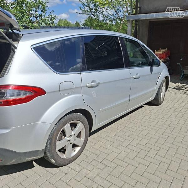 Ford S-Max 2011 in Kelme on AUTOMOTO.COM.LV Grey Ford S-Max 2011 in Kelme, with an engine capacity of 2.00 L and mileage of 289 thousand km for 4100 €, photo 4 on AUTOMOTO.COM.LV