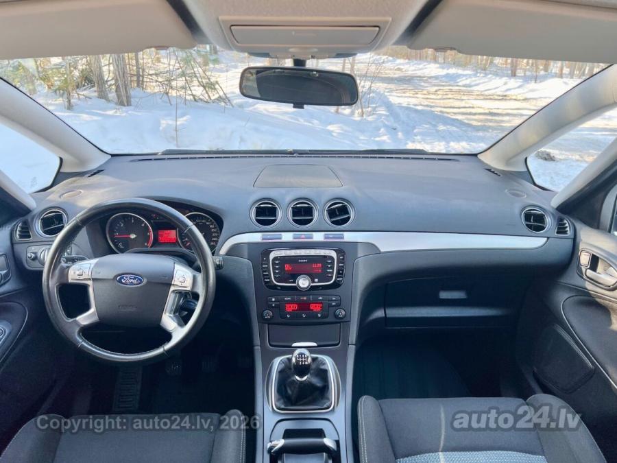 Pelēks Ford S-Max 2013 Tallina, ar dzinēja tilpumu 2.00 L un nobraukumu 250 tūkst. km par 4550 €, foto 5 vietnē AUTOMOTO.COM.LV