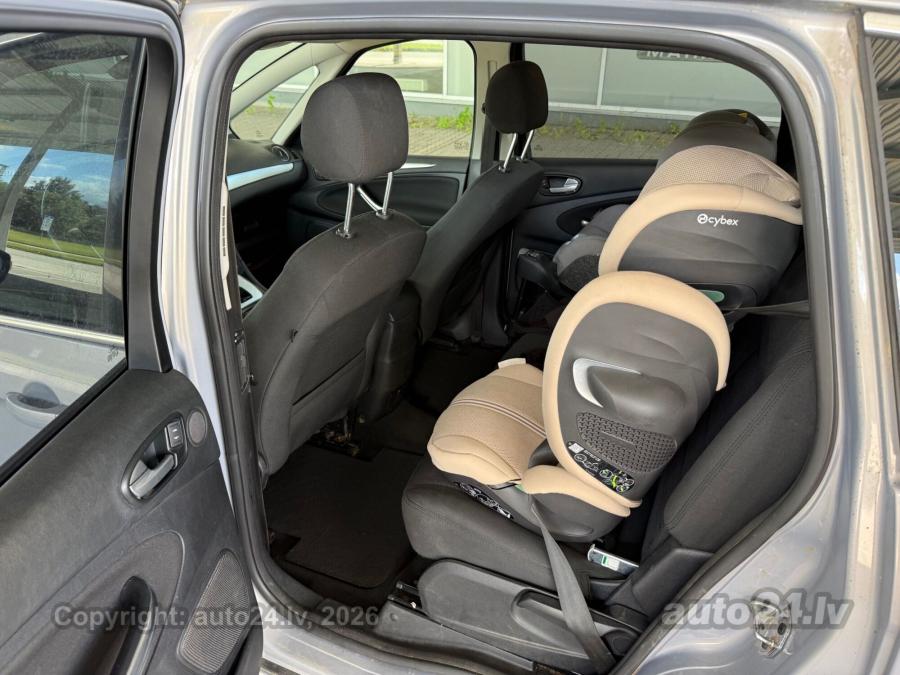 Pelēks Ford S-Max 2013 Valga, ar dzinēja tilpumu 2.00 L un nobraukumu 307 tūkst. km par 3250 €, foto 13 vietnē AUTOMOTO.COM.LV