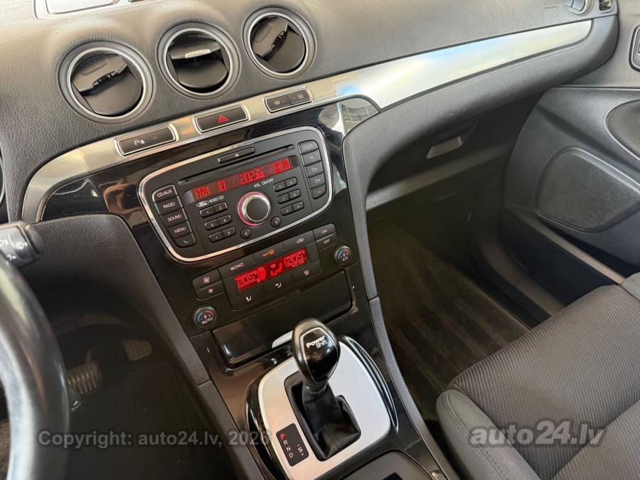 Pelēks Ford S-Max 2013 Valga, ar dzinēja tilpumu 2.00 L un nobraukumu 307 tūkst. km par 3250 €, foto 16 vietnē AUTOMOTO.COM.LV