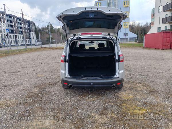 Grey Ford S-Max 2014 in Tallinn, with an engine capacity of 2.20 L and mileage of 200 thousand km for 6999 €, photo 5 on AUTOMOTO.COM.LV