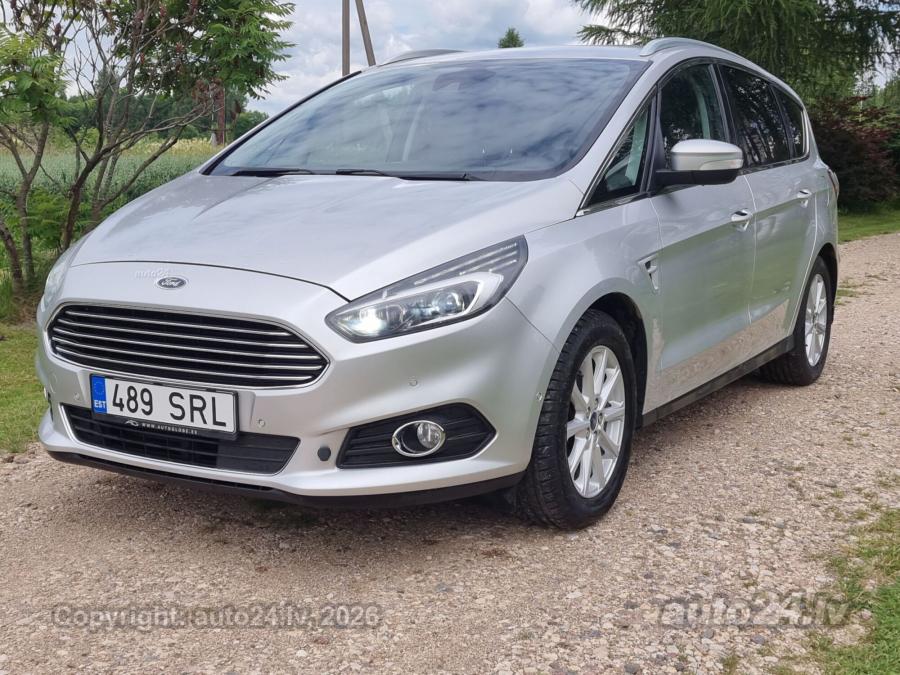 Grey Ford S-Max 2016 in Voru, with an engine capacity of 2.00 L and mileage of 303 thousand km for 9900 €, photo 1 on AUTOMOTO.COM.LV