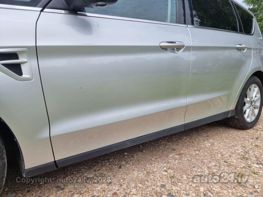 Grey Ford S-Max 2016 in Voru, with an engine capacity of 2.00 L and mileage of 303 thousand km for 9900 €, photo 15 on AUTOMOTO.COM.LV