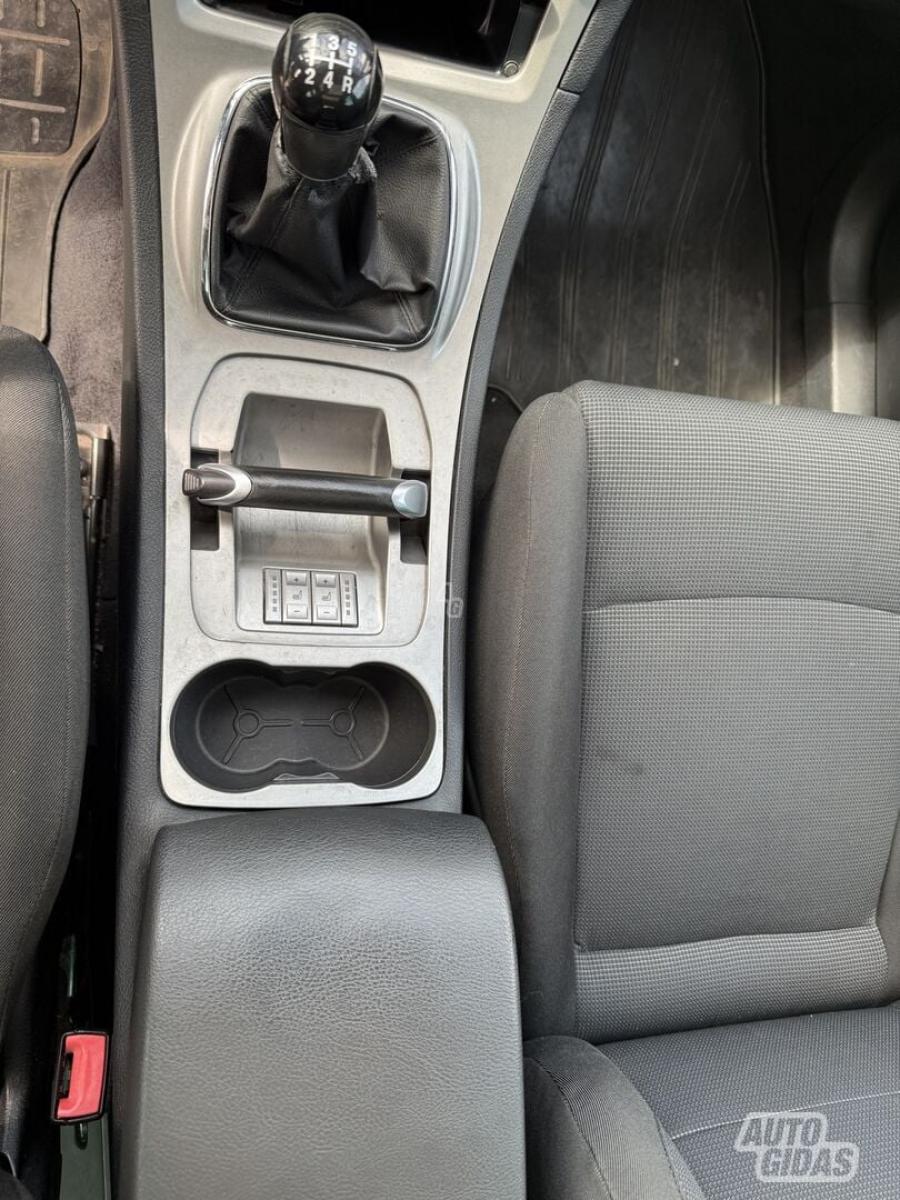 Ford S-Max 2006 in Vilnius, with an engine capacity of 2.00 L and mileage of 280 thousand km for 2000 €, photo 9 on AUTOMOTO.COM.LV