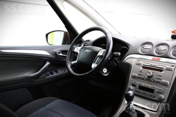 Red Ford S-Max 2006 in Riga, with an engine capacity of 2.00 L and mileage of 0 thousand km for 2995 €, photo 9 on AUTOMOTO.COM.LV
