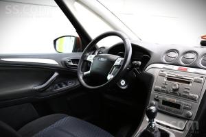 Red Ford S-Max 2006 in Riga, with an engine capacity of 2.00 L and mileage of 0 thousand km for 2995 €, photo 10 on AUTOMOTO.COM.LV