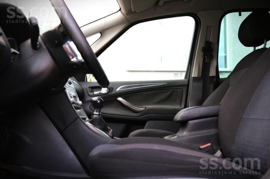 Red Ford S-Max 2006 in Riga, with an engine capacity of 2.00 L and mileage of 0 thousand km for 2995 €, photo 12 on AUTOMOTO.COM.LV