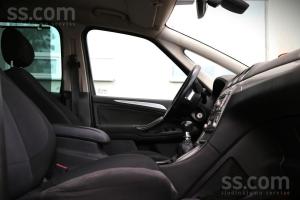 Red Ford S-Max 2006 in Riga, with an engine capacity of 2.00 L and mileage of 0 thousand km for 2995 €, photo 13 on AUTOMOTO.COM.LV