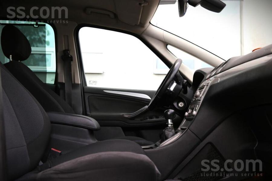 Red Ford S-Max 2006 in Riga, with an engine capacity of 2.00 L and mileage of 0 thousand km for 2995 €, photo 13 on AUTOMOTO.COM.LV