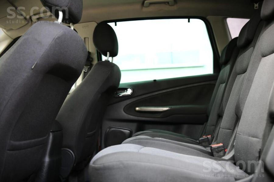 Red Ford S-Max 2006 in Riga, with an engine capacity of 2.00 L and mileage of 0 thousand km for 2995 €, photo 14 on AUTOMOTO.COM.LV