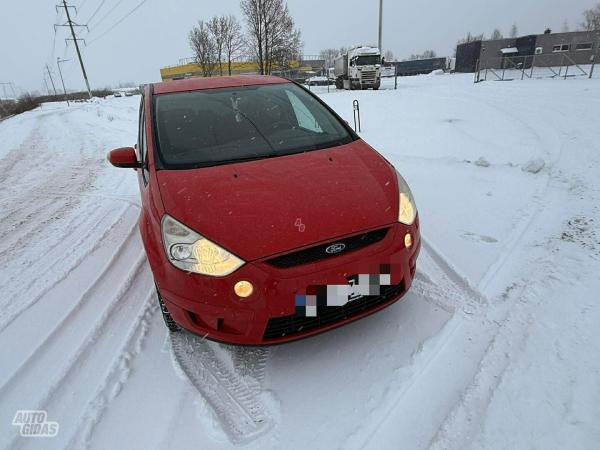Red Ford S-Max 2007 in Siauliai, with an engine capacity of 2.00 L and mileage of 350 thousand km for 2499 €, photo 3 on AUTOMOTO.COM.LV