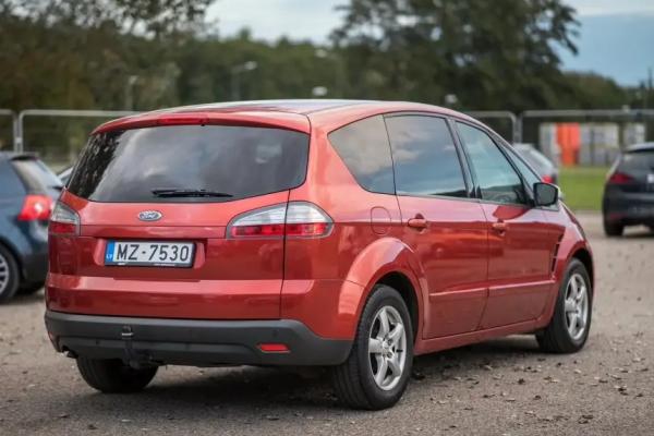 Sarkans Ford S-Max 2007 Liepāja, ar dzinēja tilpumu 2.00 L un nobraukumu 262 tūkst. km par 4950 €, foto 5 vietnē AUTOMOTO.COM.LV
