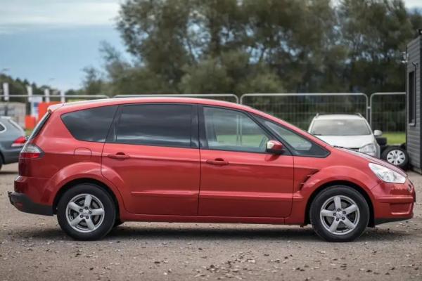 Sarkans Ford S-Max 2007 Liepāja, ar dzinēja tilpumu 2.00 L un nobraukumu 262 tūkst. km par 4950 €, foto 6 vietnē AUTOMOTO.COM.LV