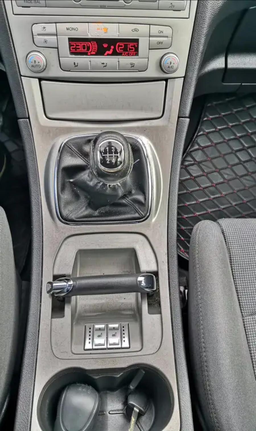 Sarkans Ford S-Max 2007 Rīga, ar dzinēja tilpumu 2.00 L un nobraukumu 253 tūkst. km par 2750 €, foto 12 vietnē AUTOMOTO.COM.LV