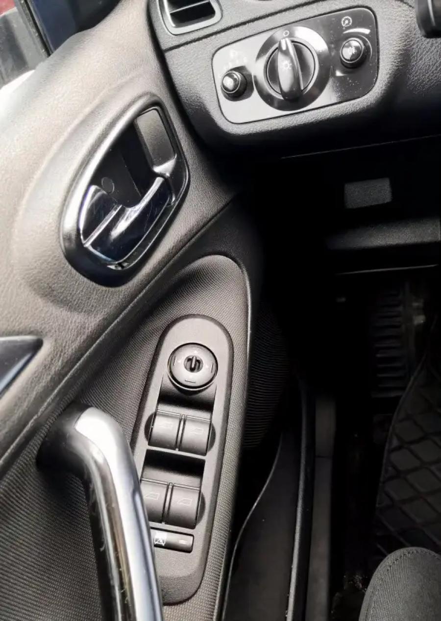 Sarkans Ford S-Max 2007 Rīga, ar dzinēja tilpumu 2.00 L un nobraukumu 253 tūkst. km par 2750 €, foto 14 vietnē AUTOMOTO.COM.LV