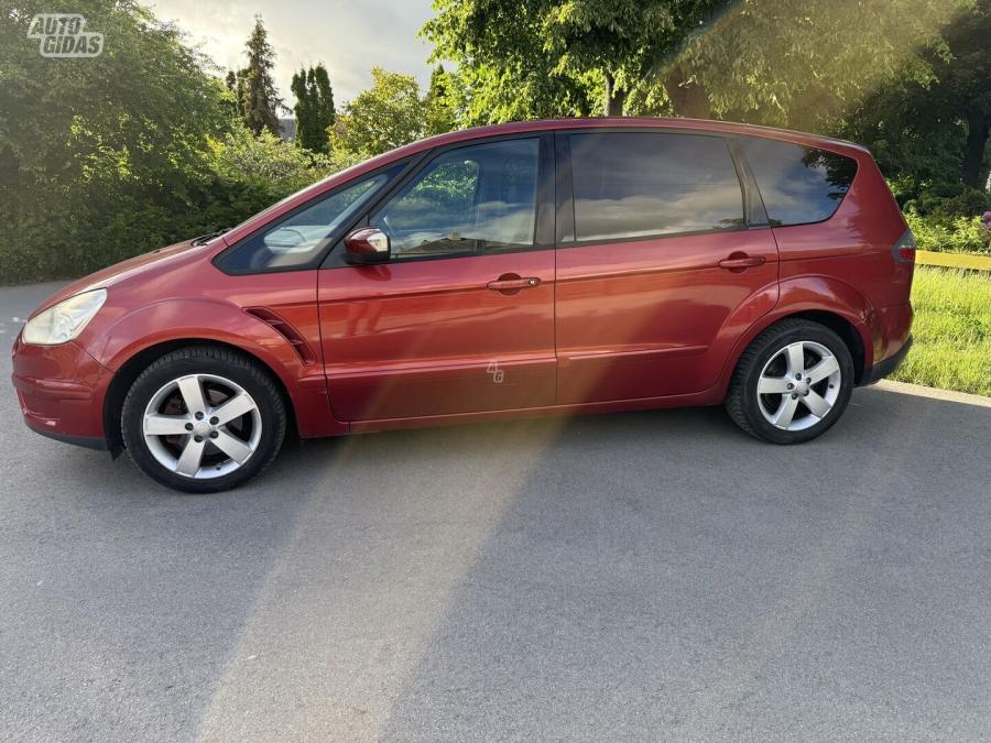 Red Ford S-Max 2007 in Klaipeda, with an engine capacity of 2.00 L and mileage of 380 thousand km for 2500 €, photo 1 on AUTOMOTO.COM.LV