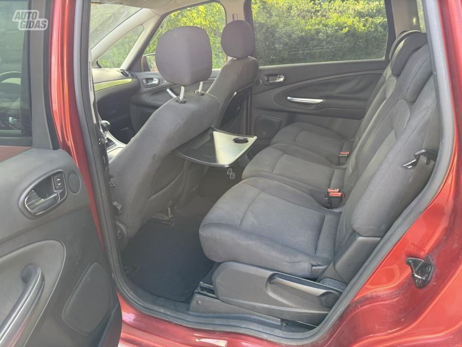 Red Ford S-Max 2007 in Klaipeda, with an engine capacity of 2.00 L and mileage of 380 thousand km for 2500 €, photo 7 on AUTOMOTO.COM.LV