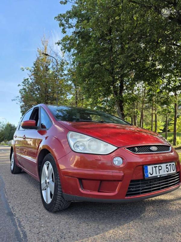 Red Ford S-Max 2008 in Vilnius, with an engine capacity of 2.00 L and mileage of 380 thousand km for 2400 €, photo 1 on AUTOMOTO.COM.LV
