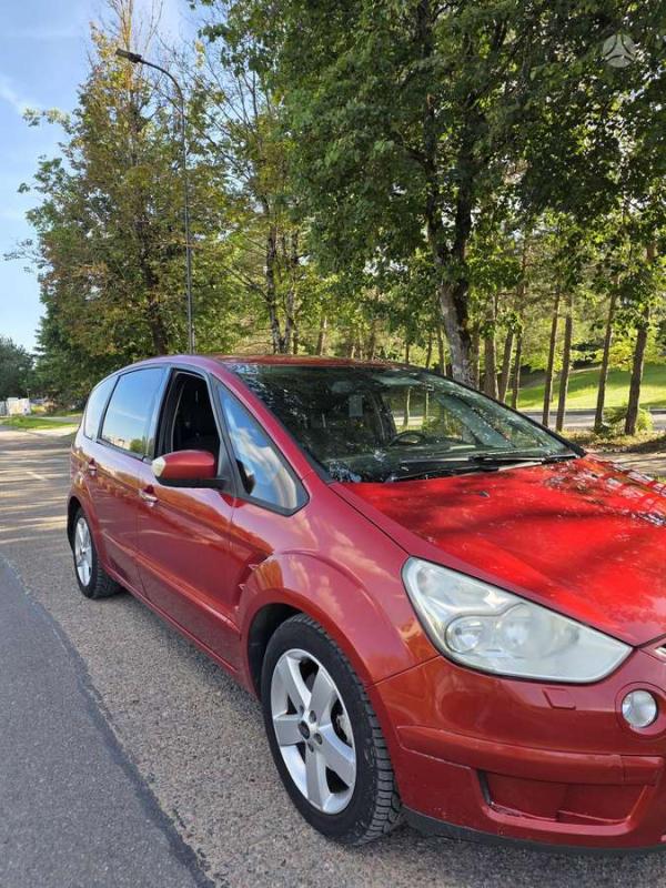 Red Ford S-Max 2008 in Vilnius, with an engine capacity of 2.00 L and mileage of 380 thousand km for 2400 €, photo 4 on AUTOMOTO.COM.LV