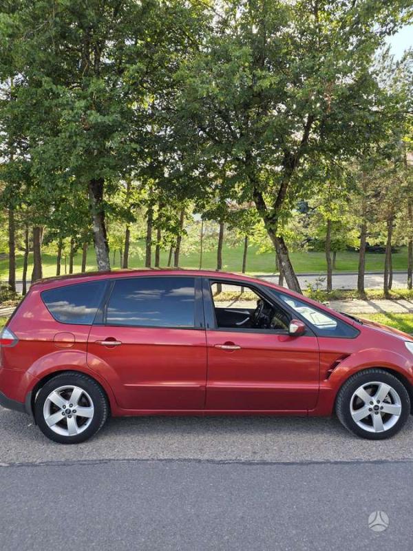 Red Ford S-Max 2008 in Vilnius, with an engine capacity of 2.00 L and mileage of 380 thousand km for 2400 €, photo 5 on AUTOMOTO.COM.LV