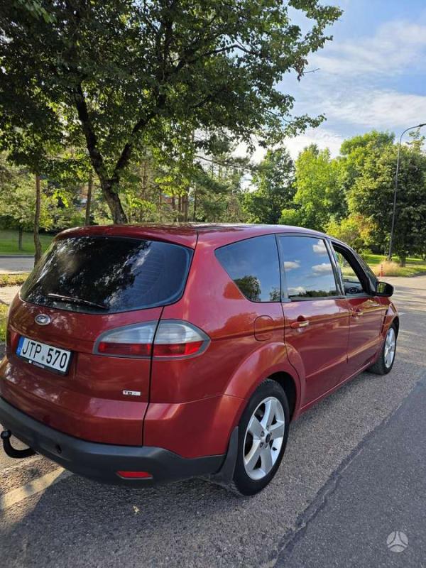 Red Ford S-Max 2008 in Vilnius, with an engine capacity of 2.00 L and mileage of 380 thousand km for 2400 €, photo 6 on AUTOMOTO.COM.LV