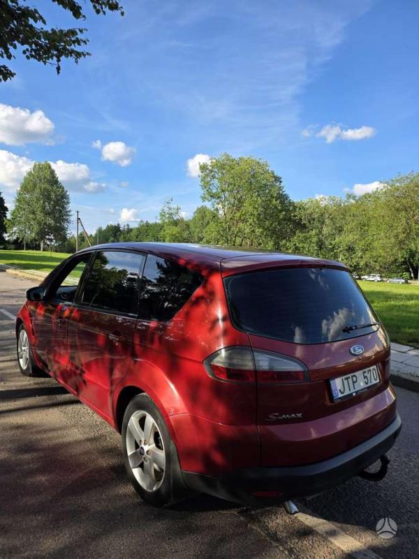Red Ford S-Max 2008 in Vilnius, with an engine capacity of 2.00 L and mileage of 380 thousand km for 2400 €, photo 8 on AUTOMOTO.COM.LV
