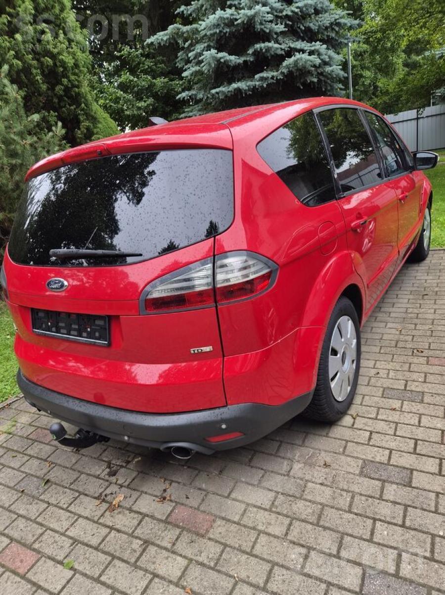 Red Ford S-Max 2009 in Riga, with an engine capacity of 2.20 L and mileage of 240 thousand km for 3790 €, photo 3 on AUTOMOTO.COM.LV