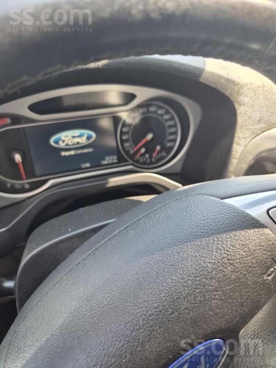 Red Ford S-Max 2009 in Riga, with an engine capacity of 2.20 L and mileage of 240 thousand km for 3790 €, photo 10 on AUTOMOTO.COM.LV